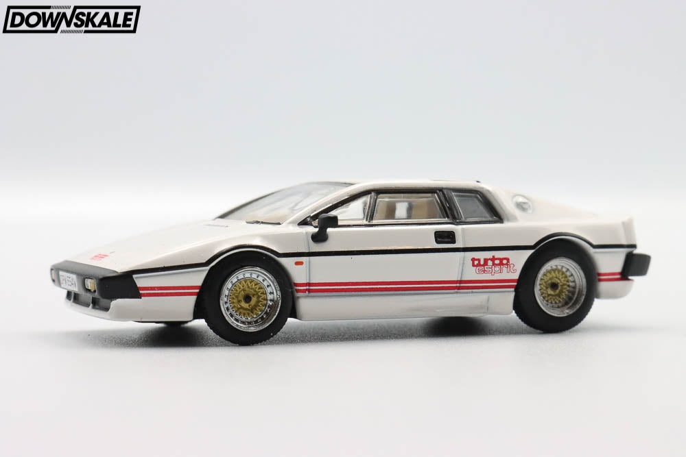 MINI GT Lotus Esprit Turbo - White "For Your Eyes Only" English – Downskale