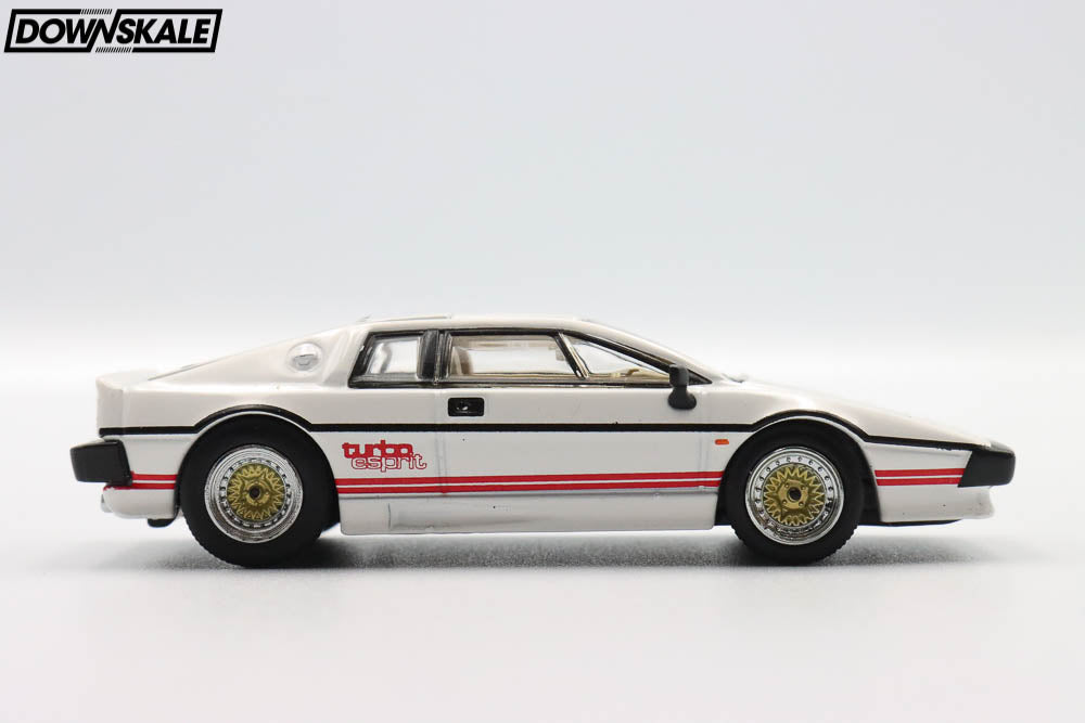MINI GT Lotus Esprit Turbo - White "For Your Eyes Only" English – Downskale