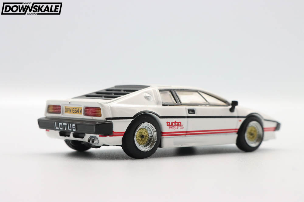 MINI GT Lotus Esprit Turbo - White "For Your Eyes Only" English – Downskale